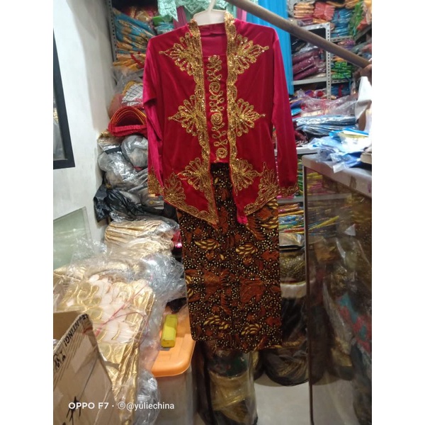 Jual Kebaya Beludru Adat Jawa Anak TK SD // Baju Adat Jawa | Shopee ... Jual Kebaya Beludru Adat Jawa Anak TK SD // Baju Adat Jawa | Shopee ...