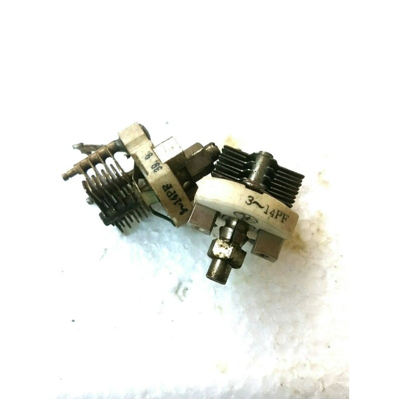 Jual varco besi 3 - 14pf high volt trimmer potensio variable capacitor ...