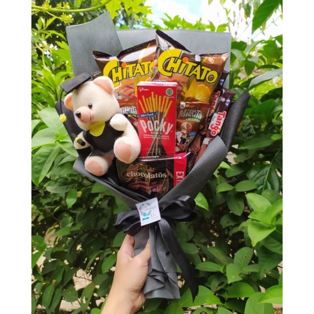 Jual BUKET SNACK BONEKA WISUDA COWOK KEREN/paket/bingkisan Snack Ulang ...