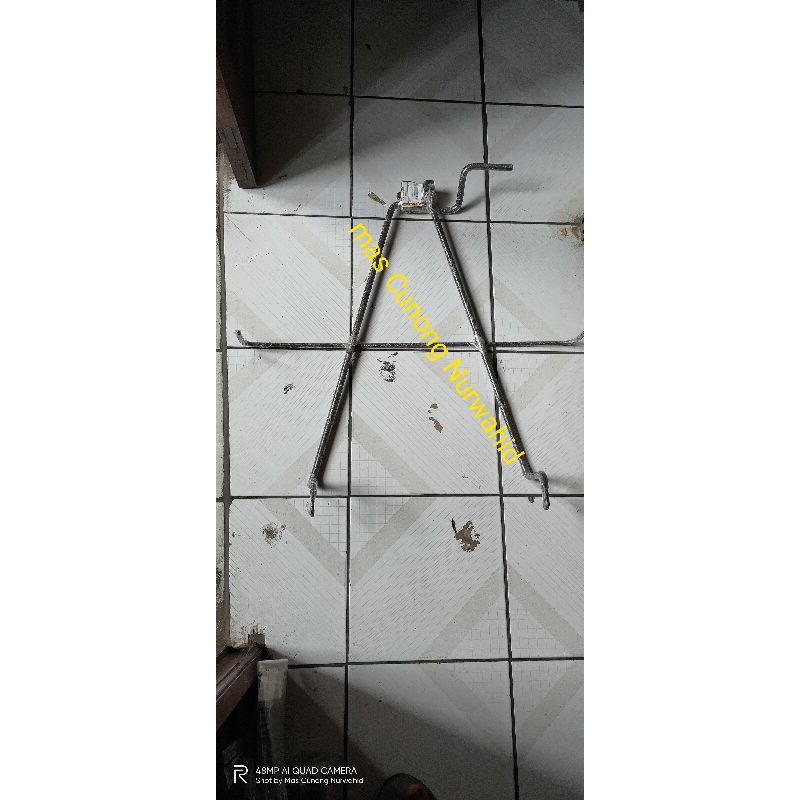 Jual Gantungan ban serep Dudukan gantungan ban L300 original | Shopee ...