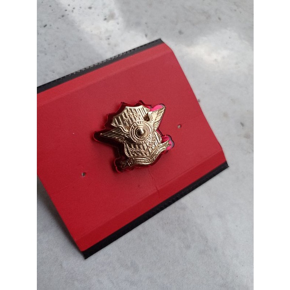 Jual pin comunity lantas pake mika | Shopee Indonesia