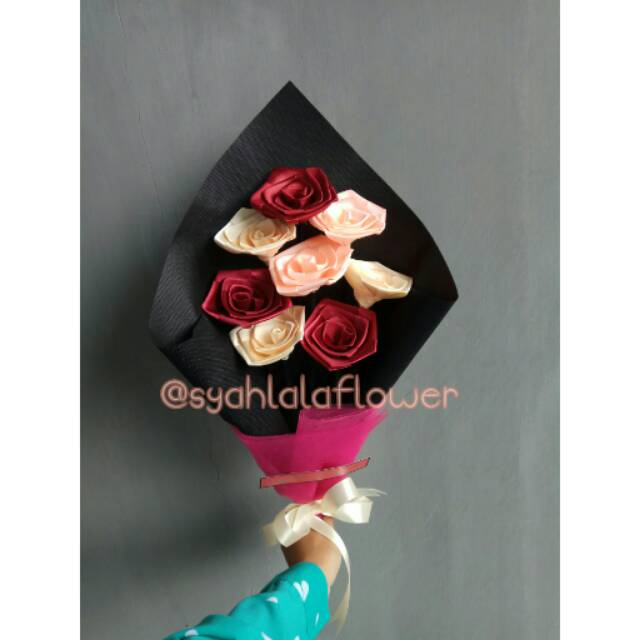 Jual Buket bunga satin - mekar marun cream peach | Shopee Indonesia