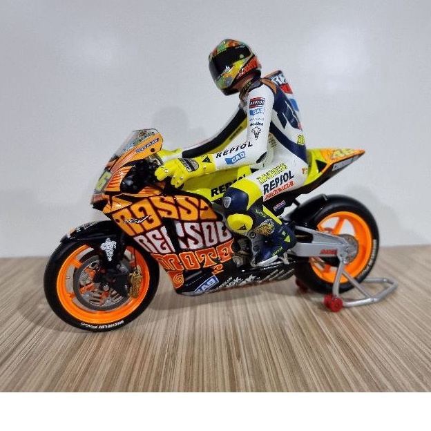 Jual Minichamps Honda RC211V Repsol. Valentino Rossi Valencia 2003 ...