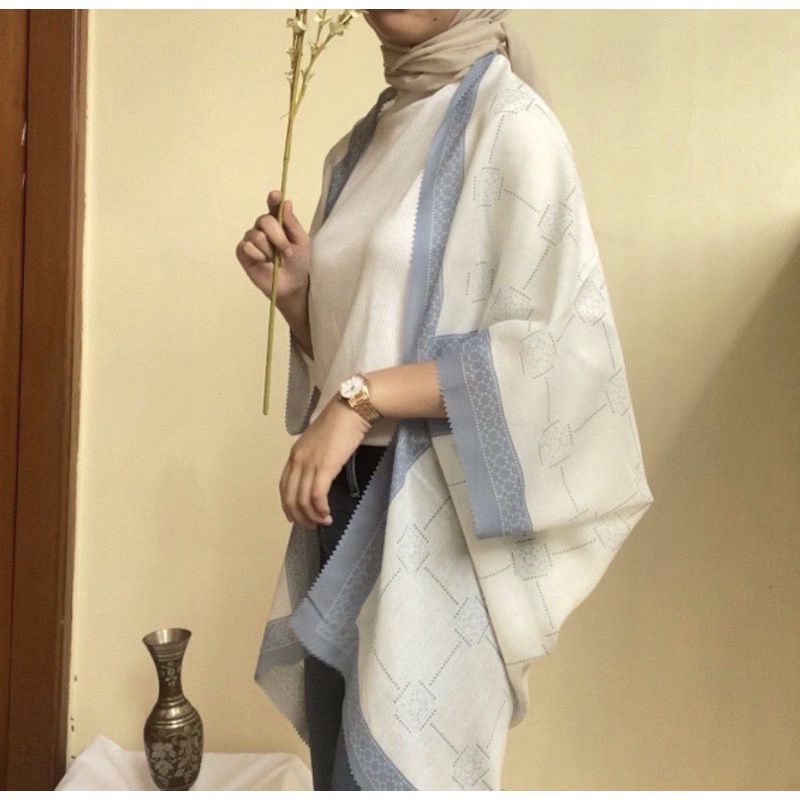 Jual OUTER SCARF HIJAB SEGI EMPAT MOTIF LUNAMAYA | Shopee Indonesia