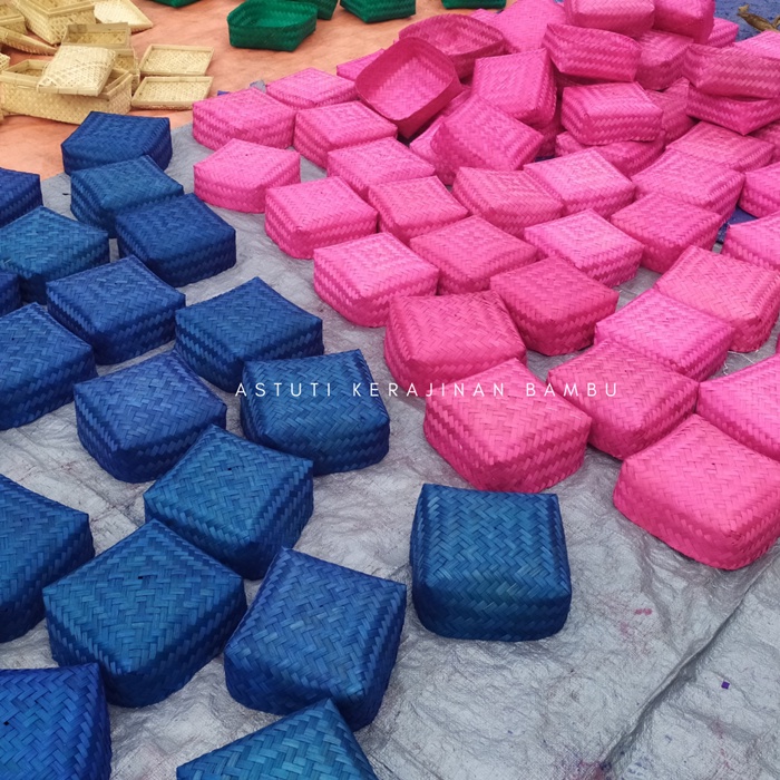 Jual Sepasang Besek anyaman bambu berWarna 15 x 15 cm x7cm/ bakul warna ...