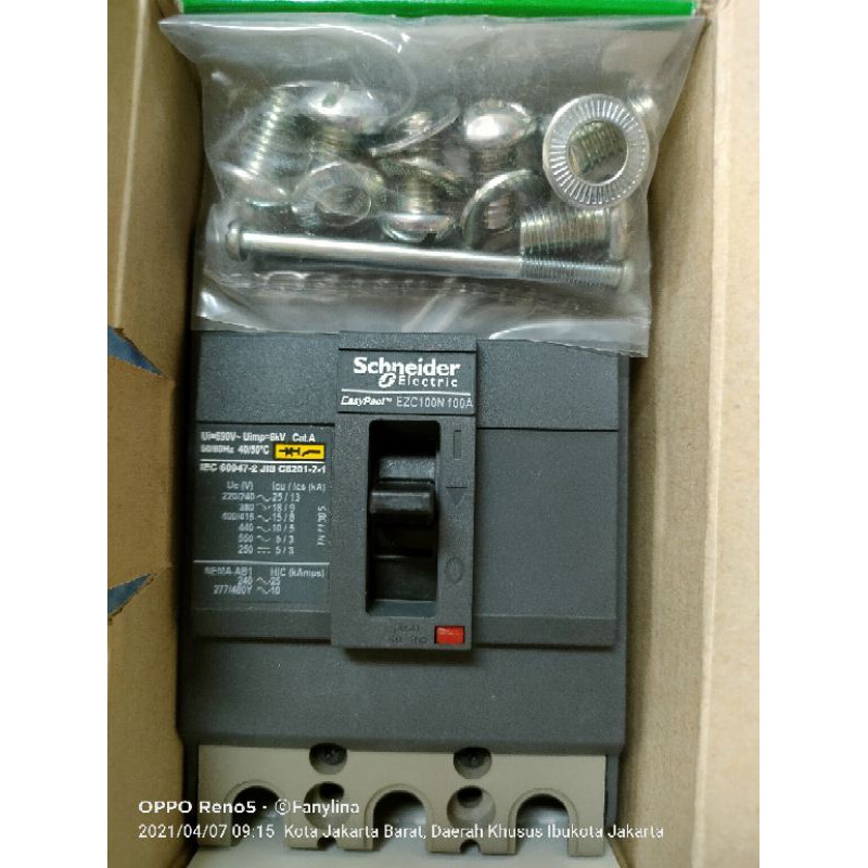 Jual Mccb schneider EZC100N3100 EZC100N 3P 100A 15KA | Shopee Indonesia