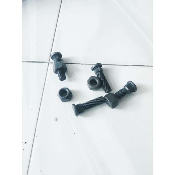 Jual Baut roda kijang super grand Rover dan kijang kapsul harga 1 biji ...