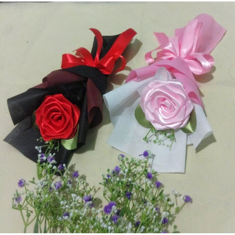 Jual LP11/bunga wisuda/bunga satin/buket satin/hadiah wisuda/kado ...