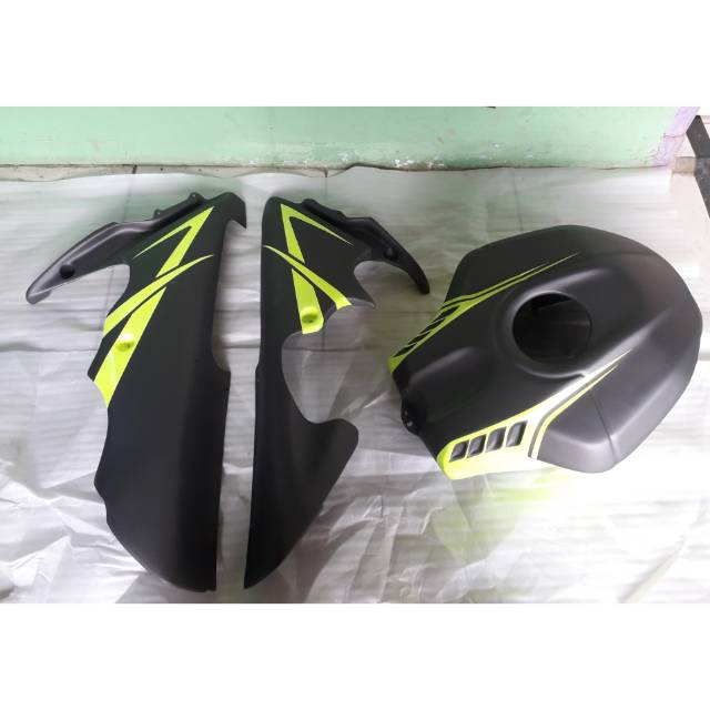 Jual cover tangki r1 + undercowl r6 buat yamaha r15 old pnp yamaha r15 ...
