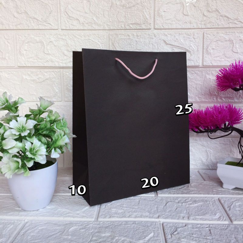 Jual Paper bag hitam polos ukuran 20x10x25 | paper bag custom | Shopee Indonesia