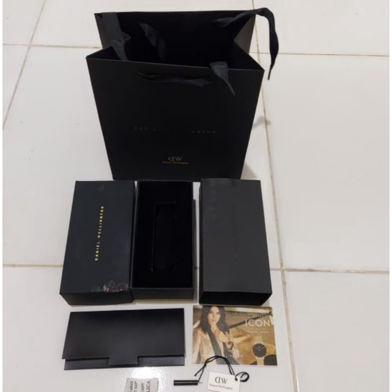 Jual BOX DW dan paperbag DW | Shopee Indonesia