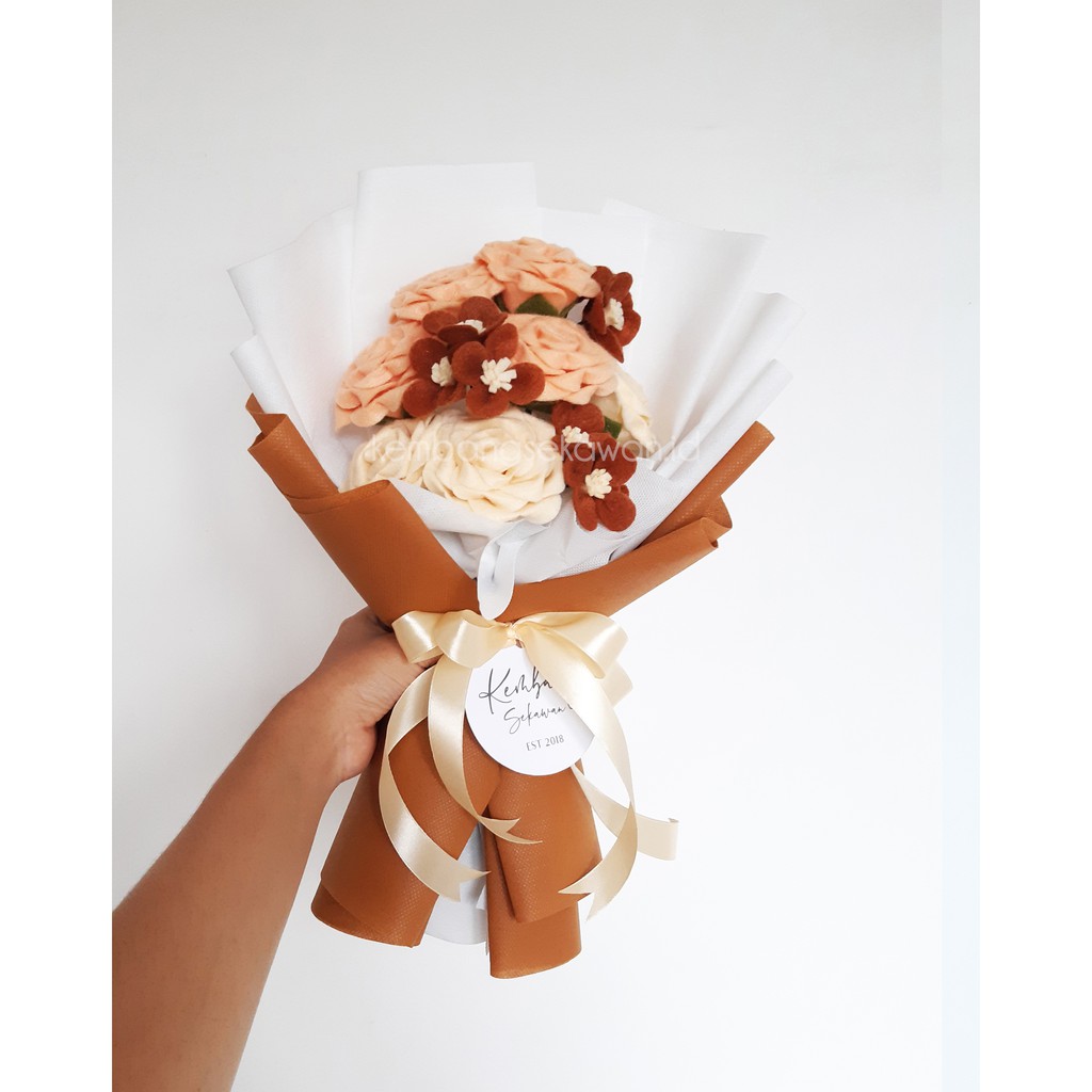 Jual Buket Bunga Mawar Cream Peach Wisuda | Shopee Indonesia