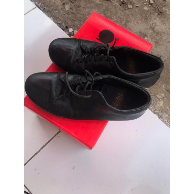 Jual Sepatu Lois Original (Pre Loved) | Shopee Indonesia
