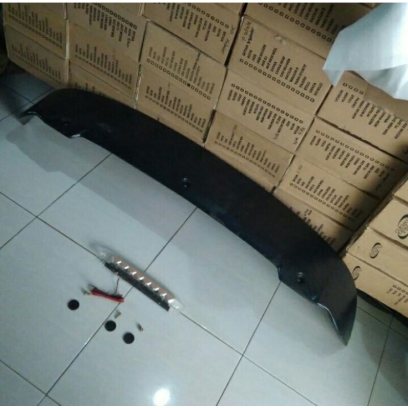 Jual Rear Spoiler Toyota Innova Luxury tahun 2005 sampai 2015 Mentahan ...