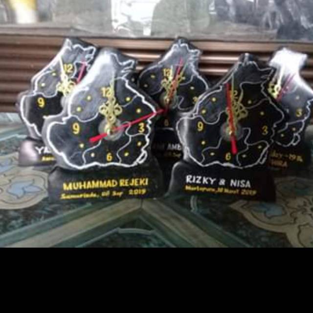 Jual Jam bentuk pulau Kalimantan khas Martapura bisa di bikin nama ...