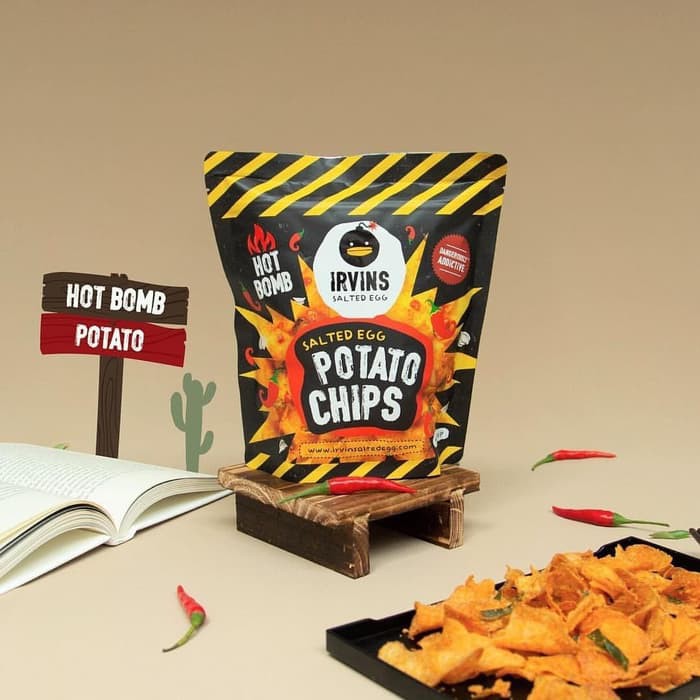 Jual Irvins Hot Bomb Salted Egg Potato Chips 230gr - Potato Chips ...