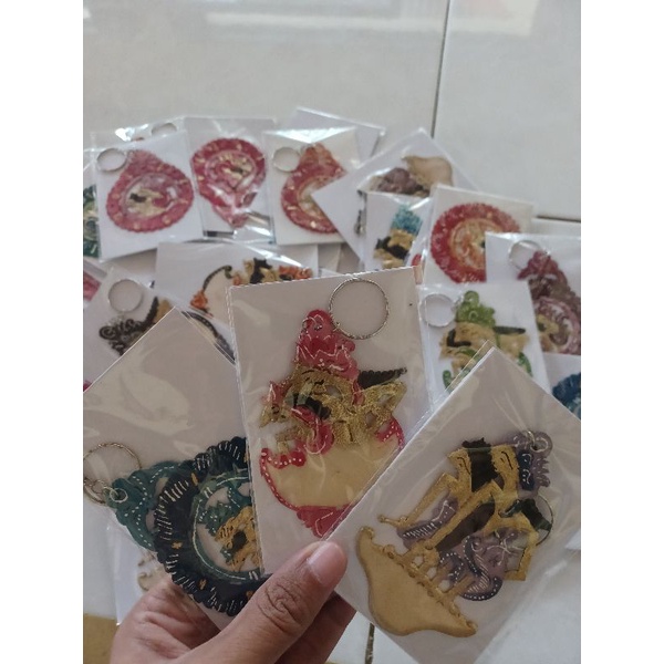 Jual wayang souvenir gantungan kunci WAYANG KULIT bulat | Shopee Indonesia