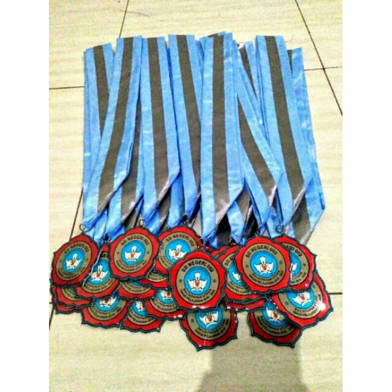 Jual Medali Akrilik Dengan Resin Tali 2 warna Termurah | Shopee Indonesia