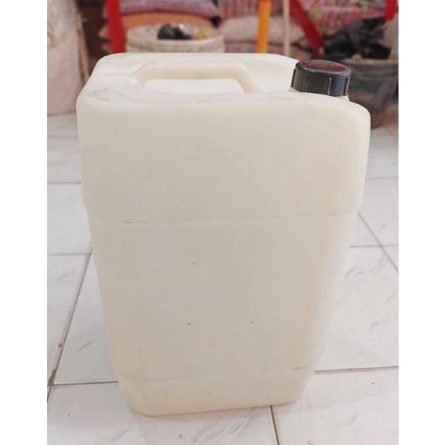Jual Jerigen Bekas 20 Liter / Jerigen Minyak / Jerigen Serbaguna ...