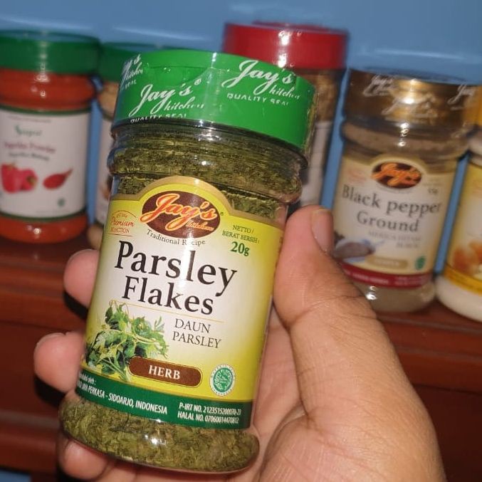 Jual rempah PARSLEY FLAKES kemasan 20gr HERB bubuk daun parsley tabur ...