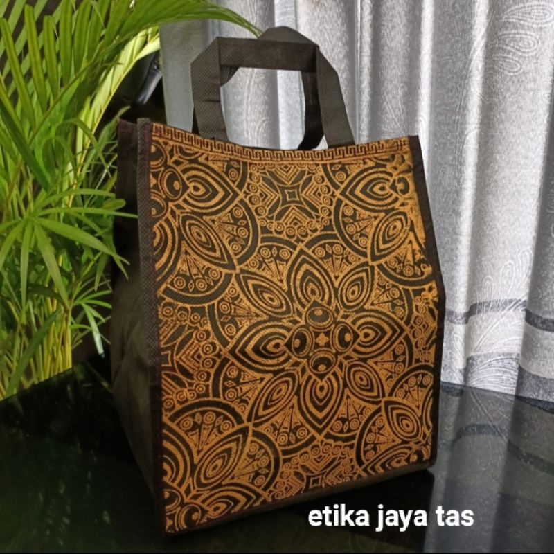Jual tas hajatan berkat dus 20-22 harga per lusin isi 12 pcs | Shopee Indonesia