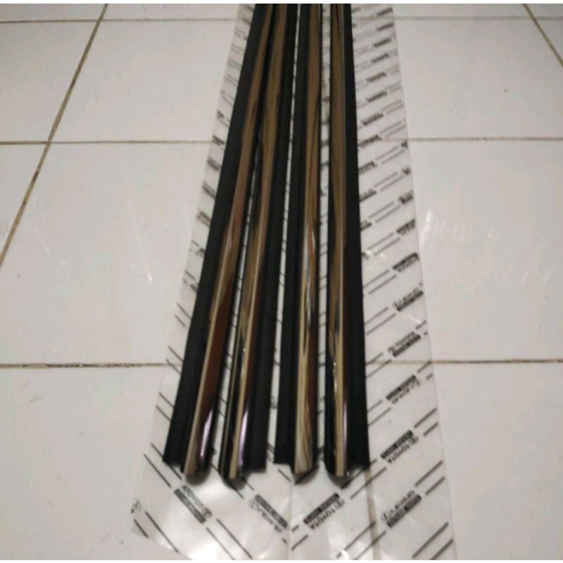 Jual water strip karet pelipit kaca luar toyota daihatsu calya sigra ...