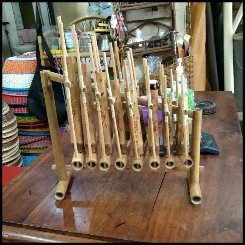 Jual Angklung bambu 8 nada 1OKTAF alat musik tradisional sunda | Shopee ...