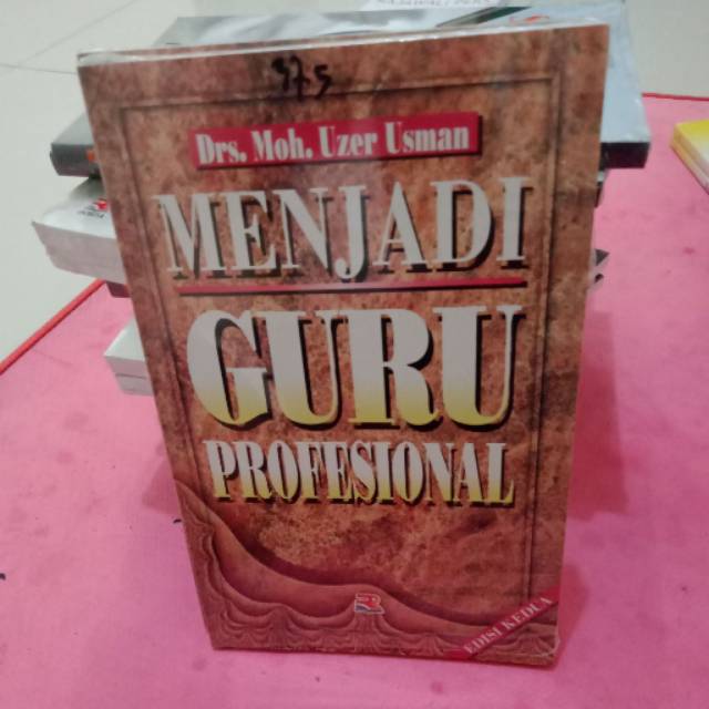 Jual Menjadi guru profesional by uzer usman | Shopee Indonesia
