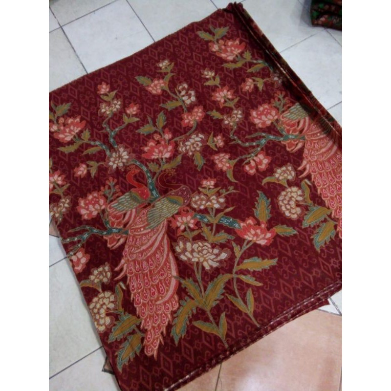 Jual Kain Batik Solo motif merak dasar merah ( Primissima ) | Shopee ...