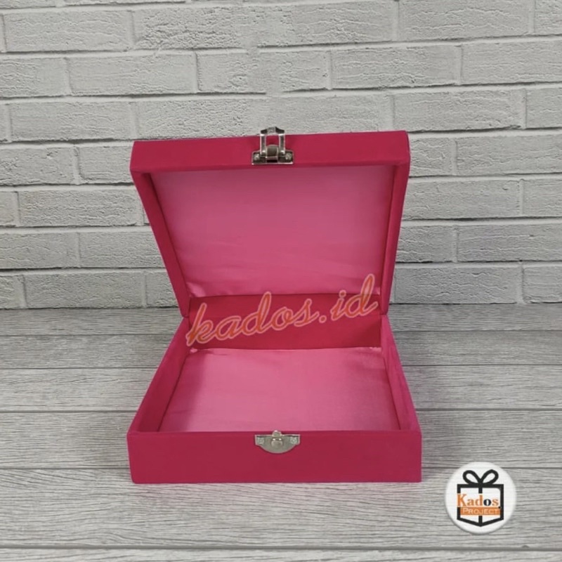 Jual Box / kotak Beludru || Kotak PLAKAT AKRILIK | Shopee Indonesia