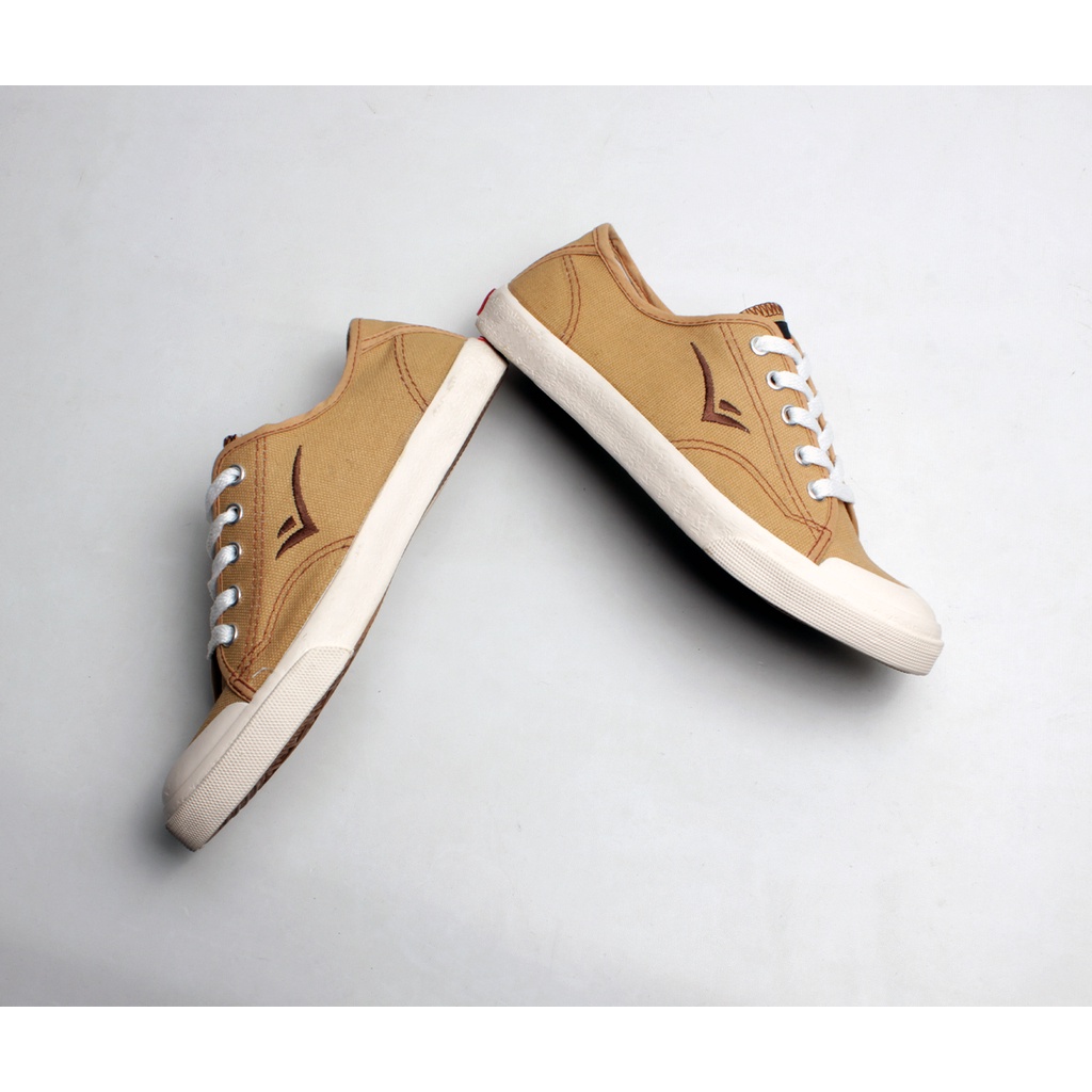 Jual Sepatu Sneakers Wanita Vermillion - Jazz Lowcut Caramel | Shopee ...