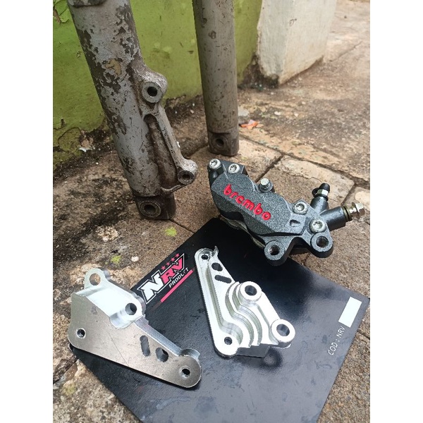 Jual breket kaliper cnc Brembo axial PNP shock depan Tiger disck 300 Mil ksm | Shopee Indonesia