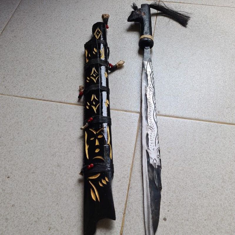 Jual MANDAU KHAS SUKU DAYAK PANJANG 65.cm MANDAU KHAS SUKU DAYAK ...