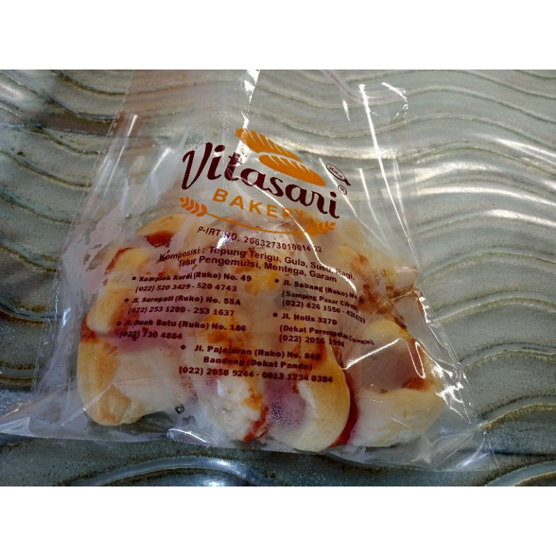 Jual Aneka Roti Manis dan Asin Vitasari Bakery min order 6 pcs boleh ...