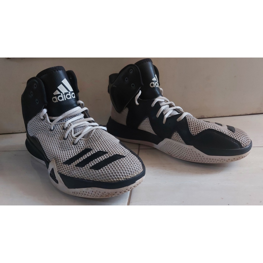 Jual Sepatu basket Adidas Dual Threat Mid Black White bekas | Shopee ...