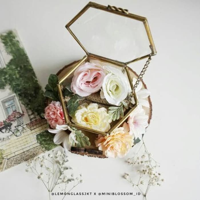 Jual Bunga Kain Hexagon Terrarium Alas Kayu / Kotak Cincin Kaca ...