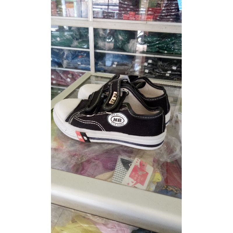 Jual SEPATU ANAK SEKOLAH TK SD NB PENDEK MODEL PREPET-SEPATU SEKOLAH NB ...