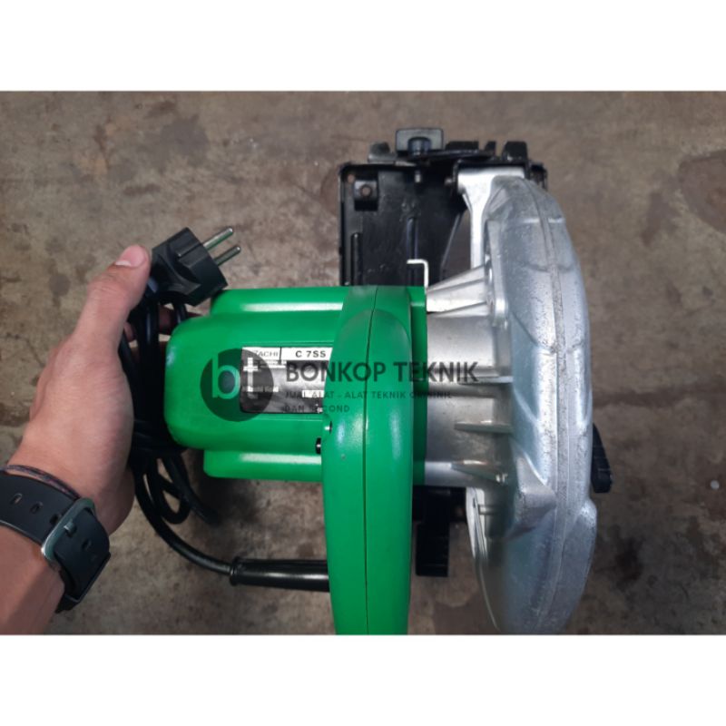 Jual Mesin Gergaji Hitachi 7 inch / Circular Saw 7" Hitachi C7SS ...