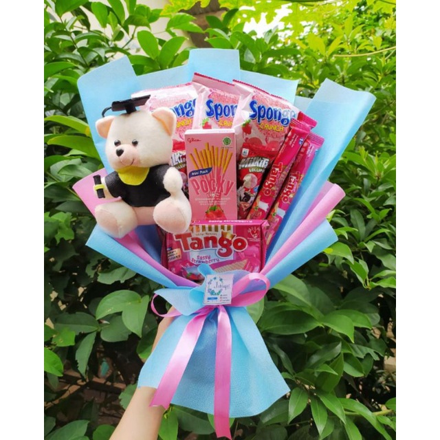 Jual (S) Buket Snack dan boneka wisuda CANTIK MANIS HADIAH BESTIE PACAR ...