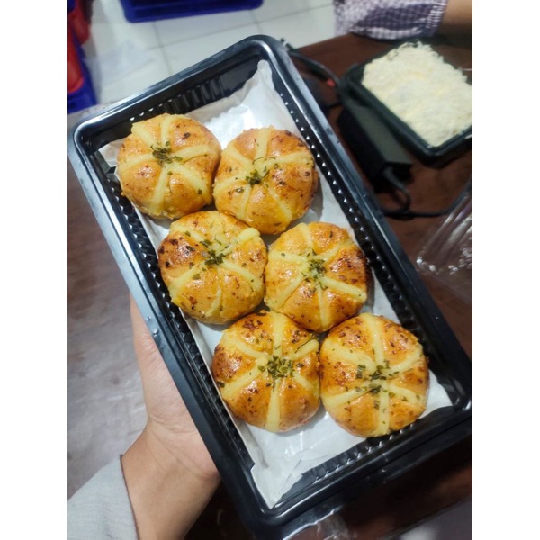 Jual 1 BOX MINI'S GARLIC CHEESE BREAD ( 6 pcs) | Shopee Indonesia