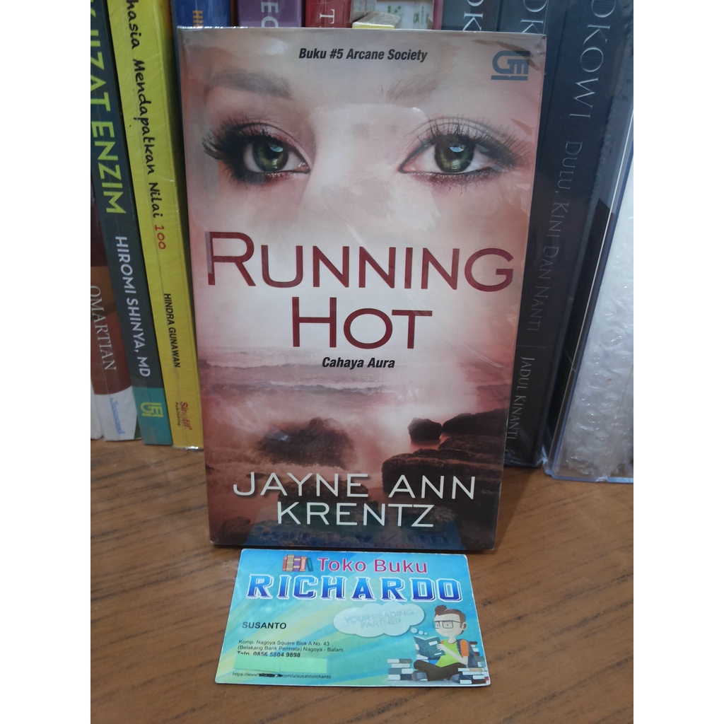 Jual Buku Running Hot Cahaya Aura --- Jayne Ann Krentz | Shopee Indonesia