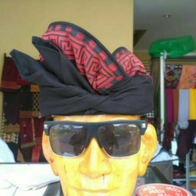 Jual Udeng hitam tepi merah motif labirin | Shopee Indonesia