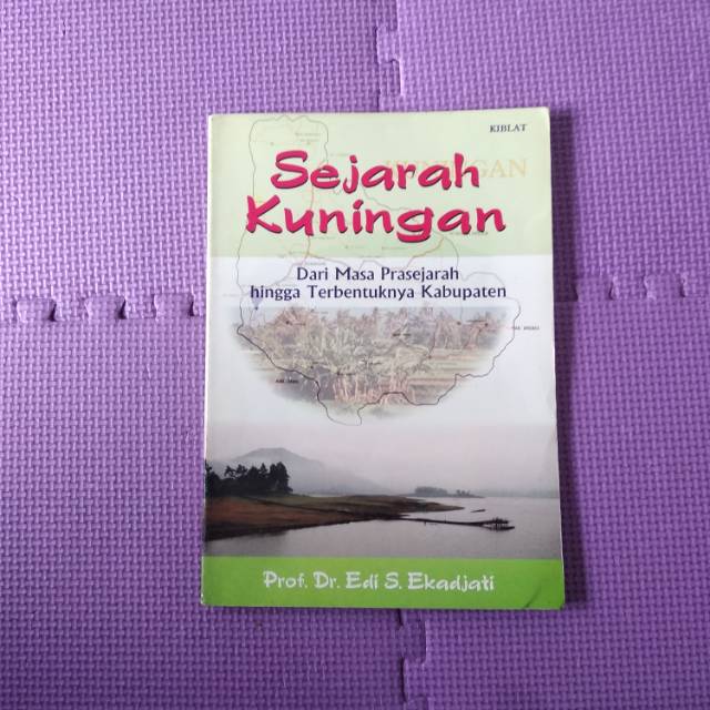 Jual Buku Sejarah Kuningan Dari Masa Prasejarah Hingga Terbentuknya ...