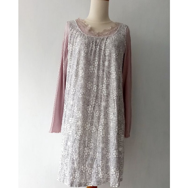 Jual Dress Bunga-bunga Un*qlo | Shopee Indonesia