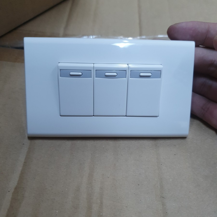 Jual SAKLAR SAKELAR TRIPLE 3 PANASONIC 5531 / 5571 SET +INBODUS ...