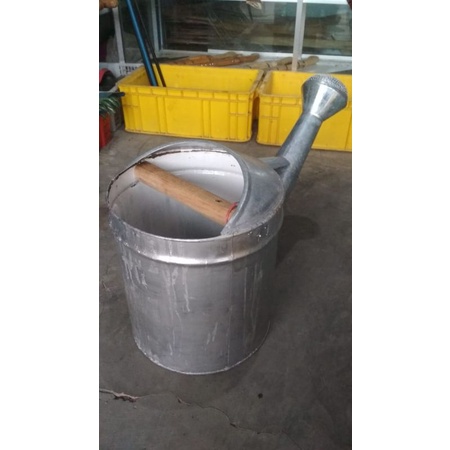 Jual Gembor Emrat kaleng alat siram tanaman perkebunan dan pertanian ...