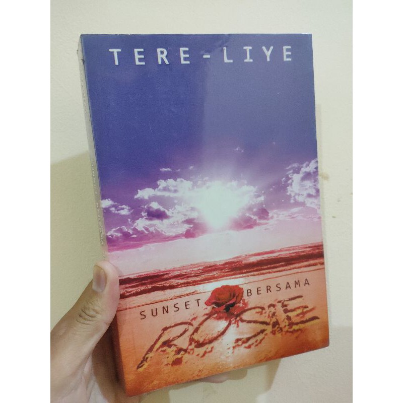 Jual NOVEL TERE LIYE/SUNSET BERSAMA ROSIE/NOVEL TENTANG KELUARGA/KISAH ...