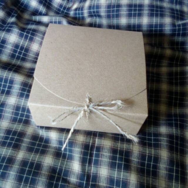 Jual BOX PERSEGI UKURAN 11,5 x 11,5 x 5cm (+TALI) | Shopee Indonesia