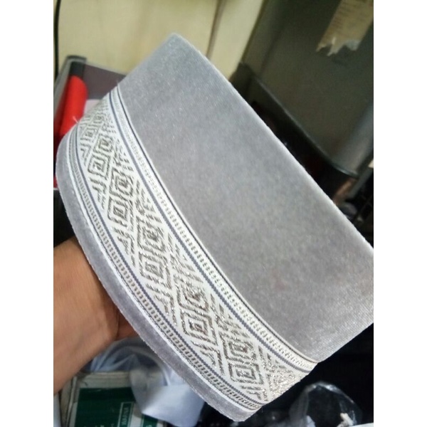 Jual peci songkok kopiah bludru abu abu muda peci kopiah silver exclusive peci ini bisa di cuci ...