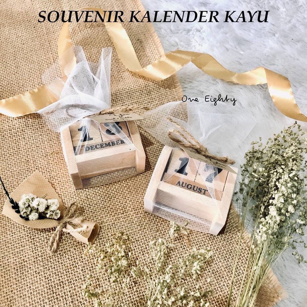 Jual SOUVENIR PERNIKAHAN WEDDING KALENDER KAYU SOUVENIR PERNIKAHAN ...